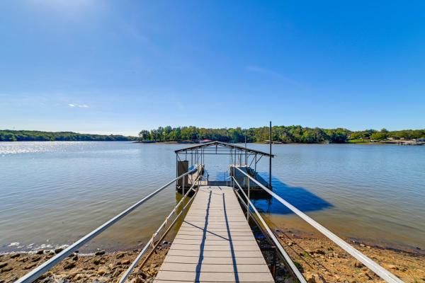 Spacious Kentucky Lake Escape W/ Dock & Views - Kentucky
