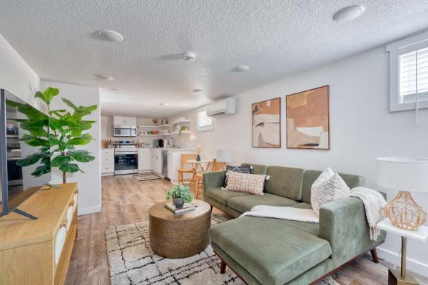 Stay Portland - Vibrant Portland Getaway, Chic Flat - Sunnyside - Portland