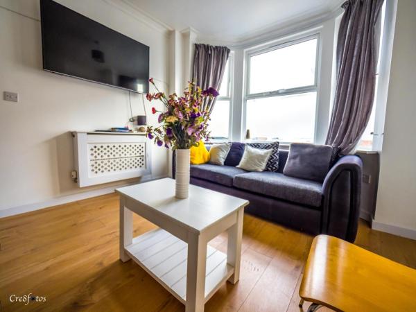 En-suite 2 Woodhouse, Private Bath, 2 Kitchen - Stoke-on-Trent