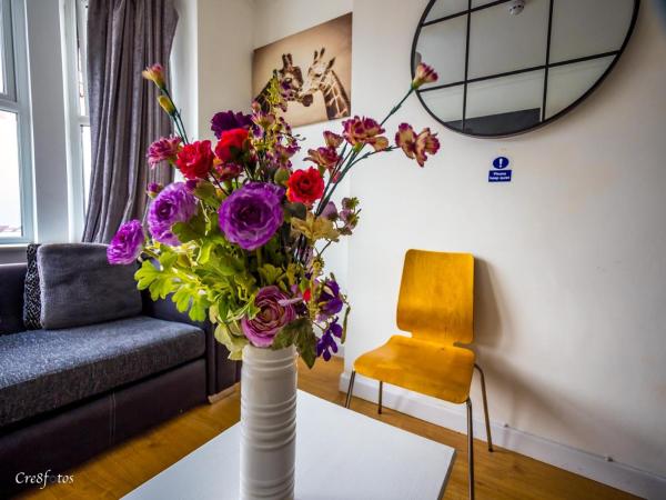 En-suite 3 Woodhouse, Private Bath, 2 Kitchen - Stoke-on-Trent