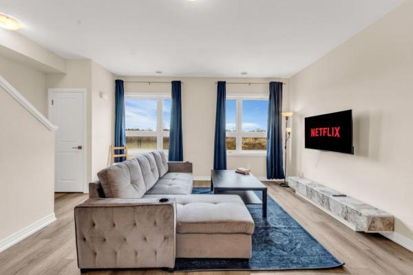 Stylish Niagara Falls Getaway With Rooftop City Views - ナイアガラ・フォールズ