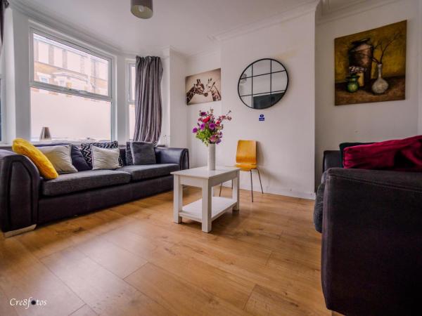 En-suite 6 Woodhouse, Private Bath, 2 Kitchen - Stoke-on-Trent