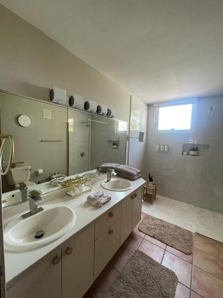 Villa Merchan - 8 Guests - 4br & 4 Bathrooms - Dorado