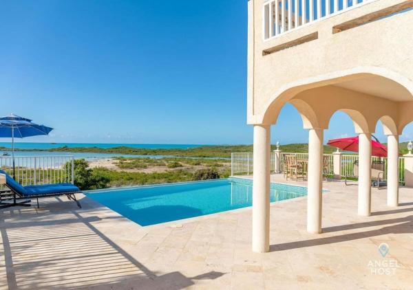 Breathtaking Chalk Sound Private Pool Sunset Villa - Turks- und Caicosinseln