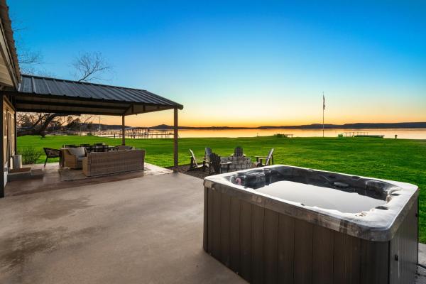 Lakefront Gem With Hot Tub And Game Room In Graford - Estados Unidos