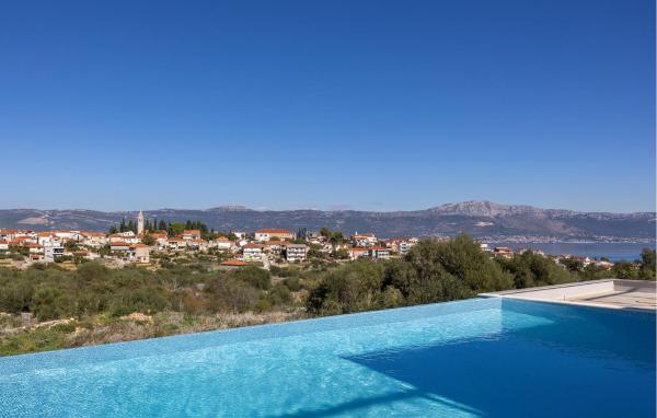 Gorgeous Home In Slatine - Split