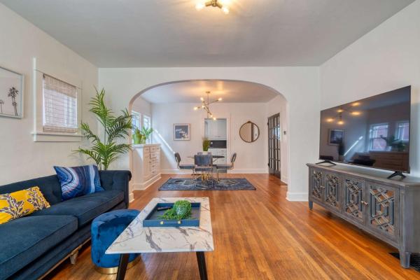 Stay Portland - Glamourous Old Hollywood Apartment - 92 Walkscore - Lake Oswego, OR