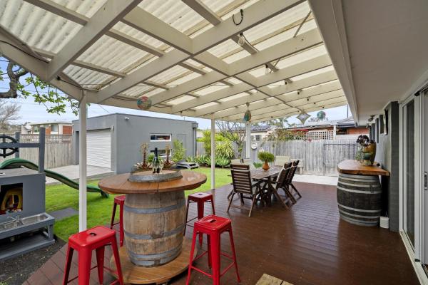 Relaxed Bayside Stay With Outdoor Space - Mordialloc