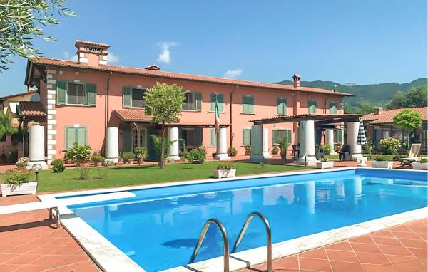 2 Bedroom Beautiful Apartment In Querceta - Forte dei Marmi
