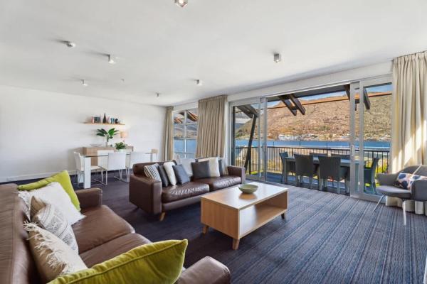 Beautiful Lakefront 3 Bedroom Marina Apartment 203 - Coronet Peak