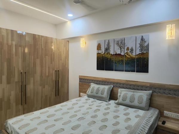 Private Room In Luxury Urban Oasis - Ahmedabad