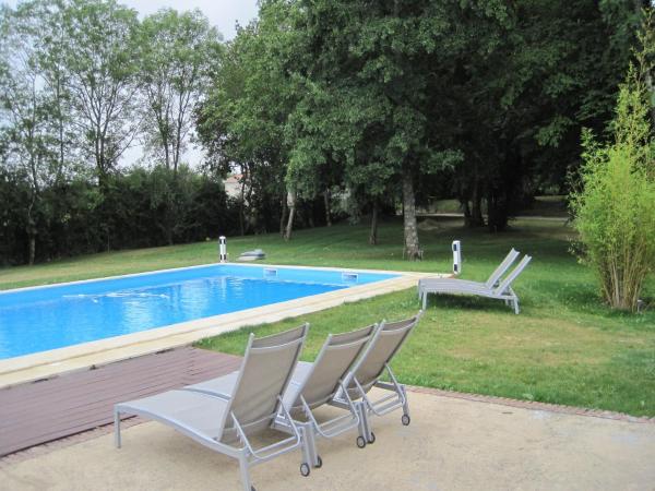 Very Spacious And Luxurious Holiday Home On Quiet Estate 1880 With Pool - Hautes-Pyrénées