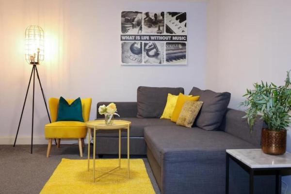 Bloom Flat - Southampton Airport (SOU)