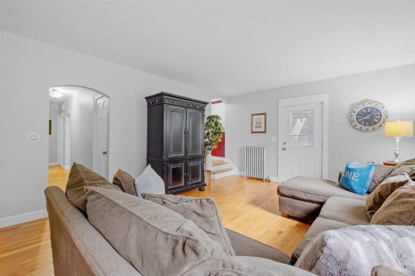North End Single Family 4 Bed 2 Bath - Londonderry, NH
