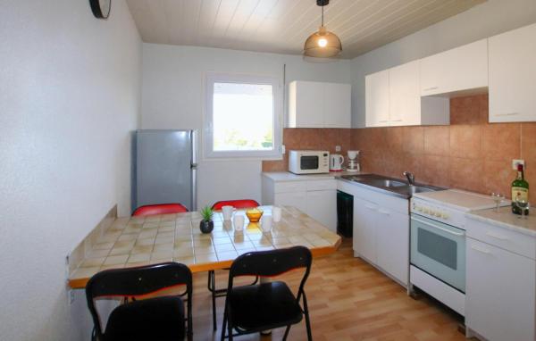 Cozy Home In Lablachère With Swimming Pool - Le Bois de Païolive