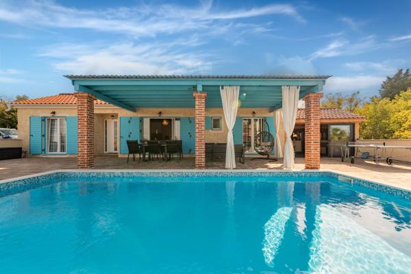 Stone Villa Jurenda With Pool - Sukošan