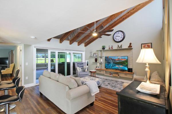 Luvlax Charming Golf Course Front Home - Sarasota, FL