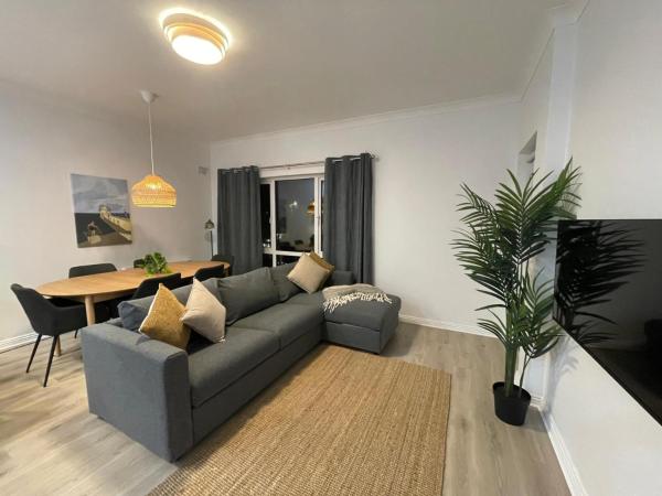 Stylish City Retreat - Sleeps 6 - Galway