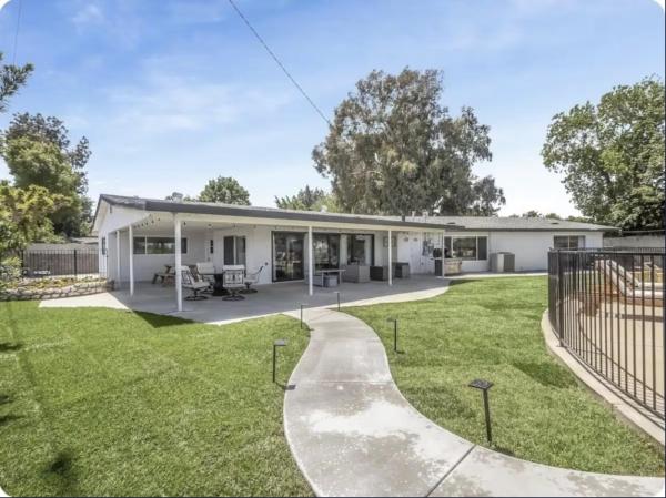 Oasis In Heart Of Clovis - Clovis, CA