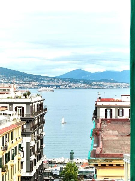 Il Faro Di Santa Lucia - Naples