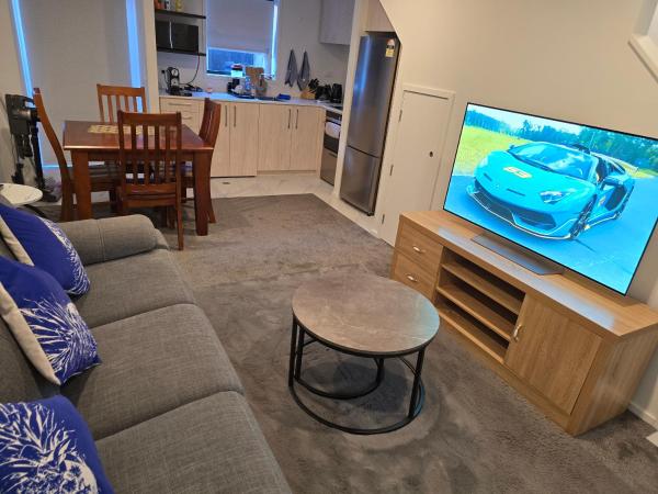 Modern 3-level City Apartment Prime Cashel Street - Christchurch
