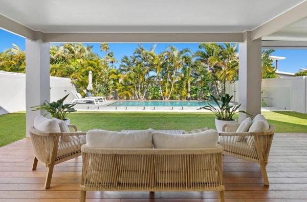 Barrels - Beachside Home Located In Salt Village - Gold Coast
