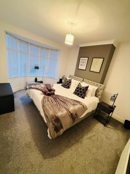 Kingley Court By Greenstay Serviced Accommodation - A Newly Refurbished 2 Bed Flat In Gateshead - Ideal For Contractors - Business Travellers & Relocations - 10 Mins From Newcastle City Centre - Free Parking - Fast Wi-fi - Gateshead