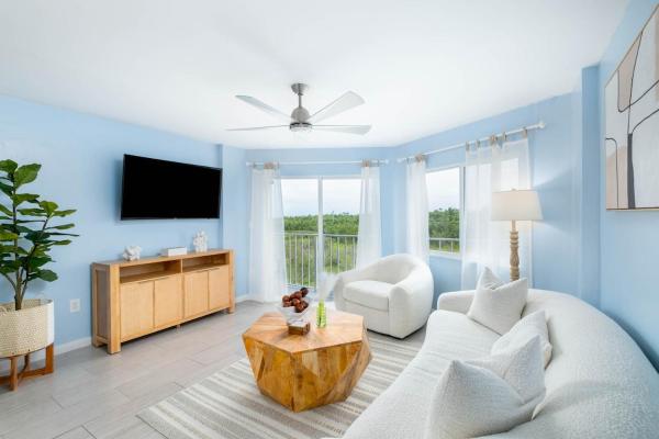 New Coastal Escape 2br2ba Oceanfront Condo, Marina,tennis,pool,fishing - Key Largo, FL