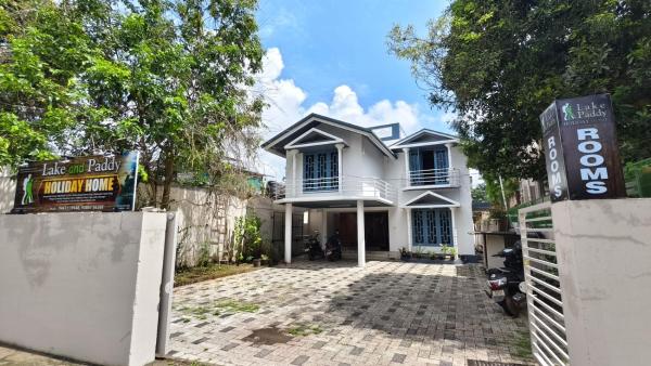 Lake And Paddy Holiday Home - Alappuzha