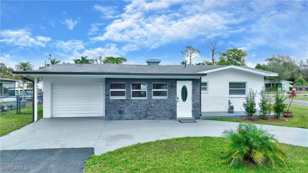 Newly Renovated Home On Canal - Fishing And Boating Friendly - Fort Myers, FL
