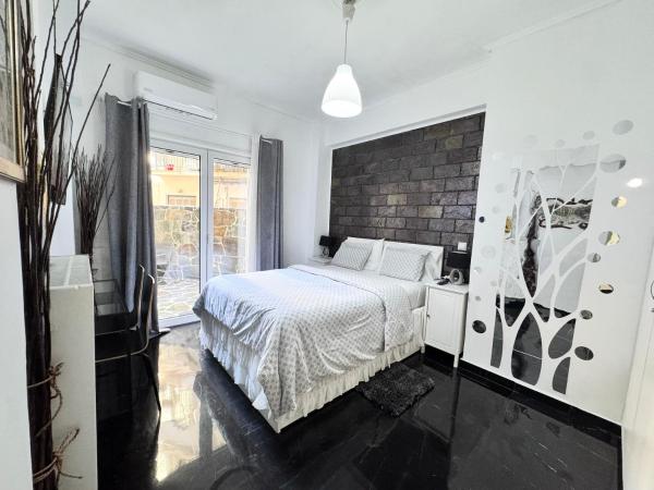 Beautiful Studio With Private Yard - Athènes