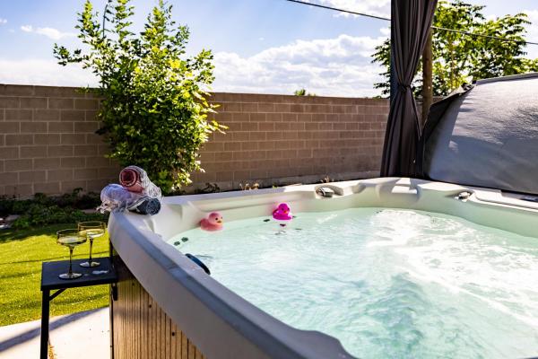 Colorful Comfort With Hot Tub, Retro Arcade, & Fire Pit! - Westminster, CO