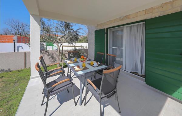 Nice Apartment In Privlaka - Nin