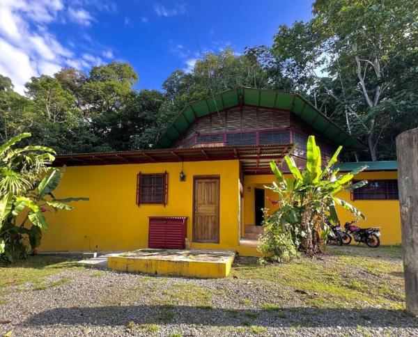 Casa Luna Amarilla - Limon