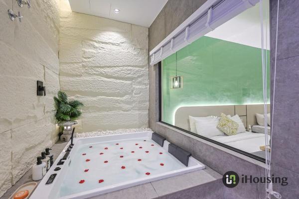 Jonker Street Swimming Pool With Karaoke Villa - Not Only Stay - Malacca