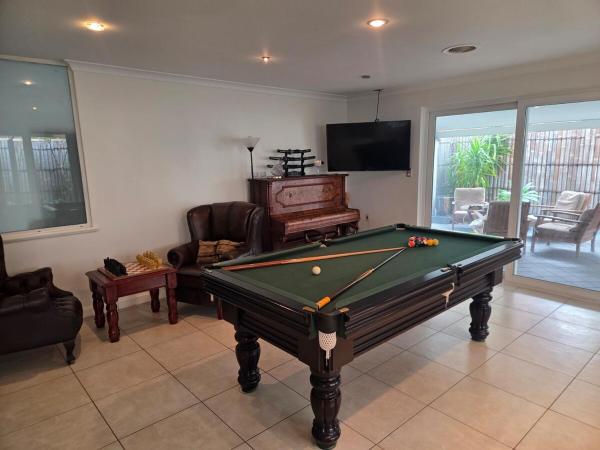 4 Bed House Next To Lake Richmond Close To Beach - Rockingham