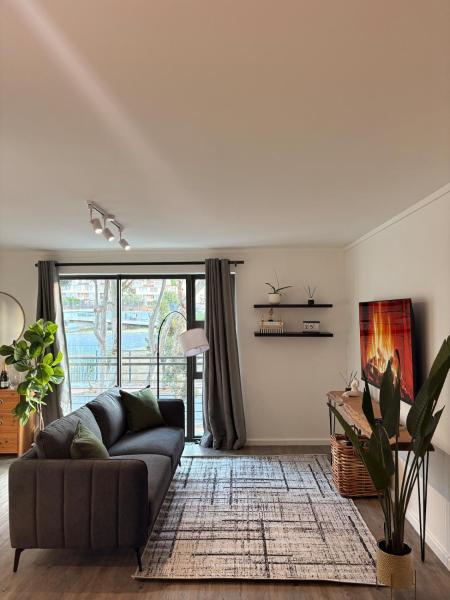 The 411 - Cape Town Modern Apartment With Table Mountain Views - Camps Bay