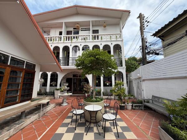 Bangkok Neighborhouse - Guesthouse - Dusit District