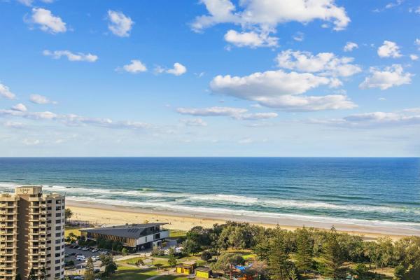 Broadbeach Central - Broadbeach - Modern - Views - All Amenities - Broadbeach