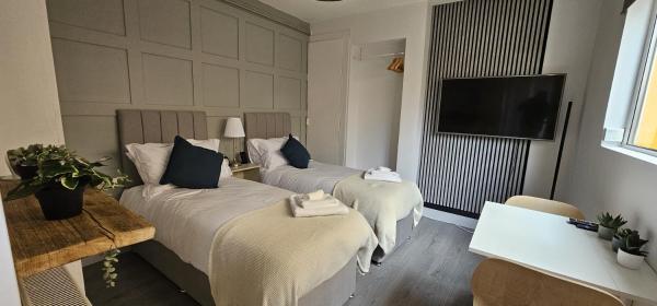 Court Studio Apartment - Cardiff