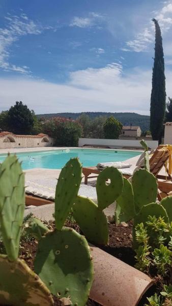 Clos Saint Antoine - Grand T2, Terrasse, Piscine, Terrain De Pétanque - Cuges-les-Pins