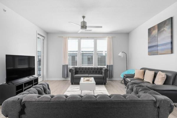 Affordable 2-bedroom Fishers Pool View - Fishers, IN