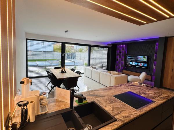 Design-villa Mit Privatem Pool, Whirlpool & Stimmungsvoller Beleuchtung - Linz