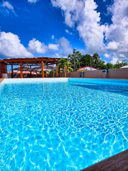 Evasion En Plein Cœur De La Ville T2 Jacuzzis Sauna Et Piscine Au Centre De Port-louis - Guadalupe