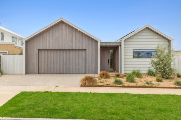 Duneview Luxe Ocean Grove Sleeps 8, 4 Bedroom, Aircon,heating Throughout, Designer Quality, Perfect Wedding Stay, Family Friendly, Beach, Park, Shops - Point Lonsdale
