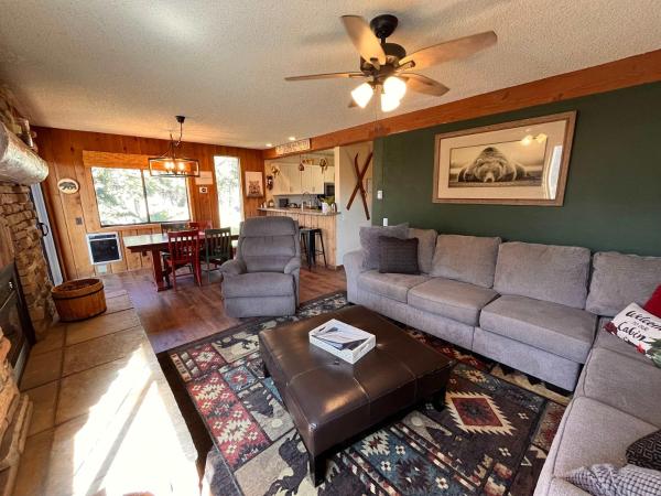 Msrc11 - Cozy Walk-to-lifts Mammoth Condo With Hot Tub - June Lake, CA