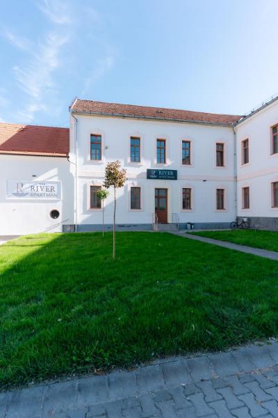 River Apartmanház - Jászberény