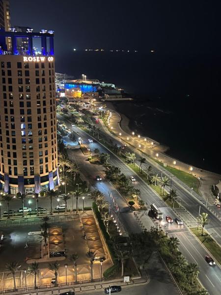 Elegant Apartment Overlooking The Sea - Jedda