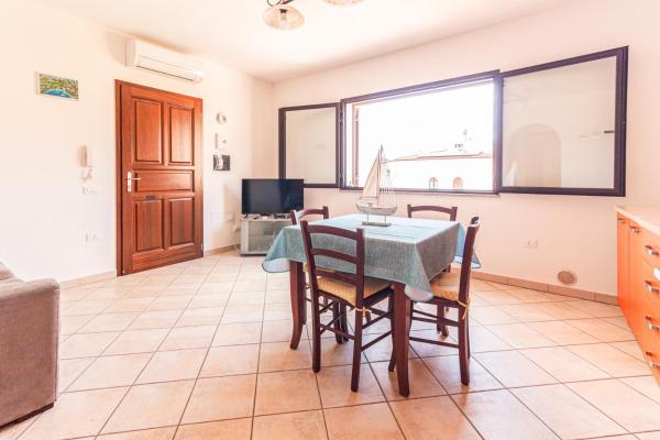 Comodità Di Una Recente Costruzione Con Posto Auto - Orosei