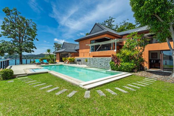 Nambo Villa - Stunning Luxury Seafront Pool Villa 4 Br - Phuket